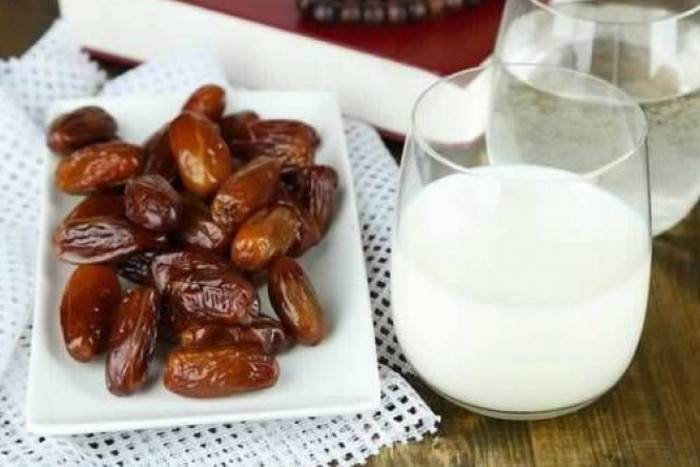 जानिए दूध में छुहारा मिलाकर पीने के अद्भुत फायदे...!! - Only Ayurved